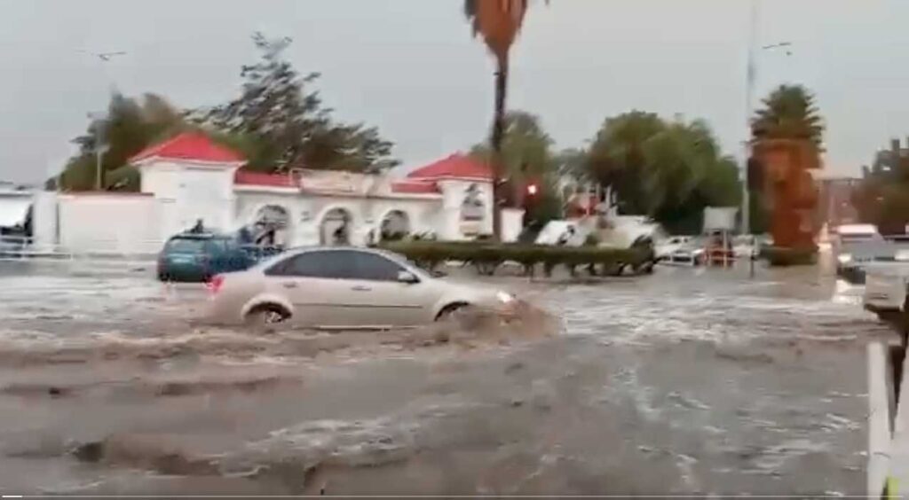 LLUVIA Y TORMENTA ELÉCTRICA AFECTA A VARIOS SECTORES DE LA COMUNA DE ...